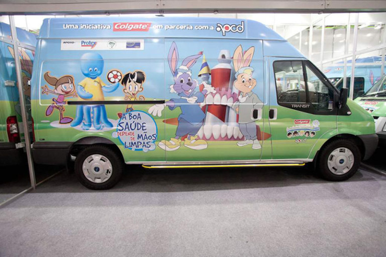 Consultório Odontológico Móvel ColgateEco X Unidades Móveis